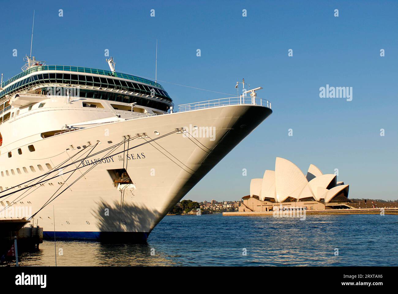 Kreuzfahrtschiff in Darling Harbour, Sydney *** Cruise ship in Darling ...