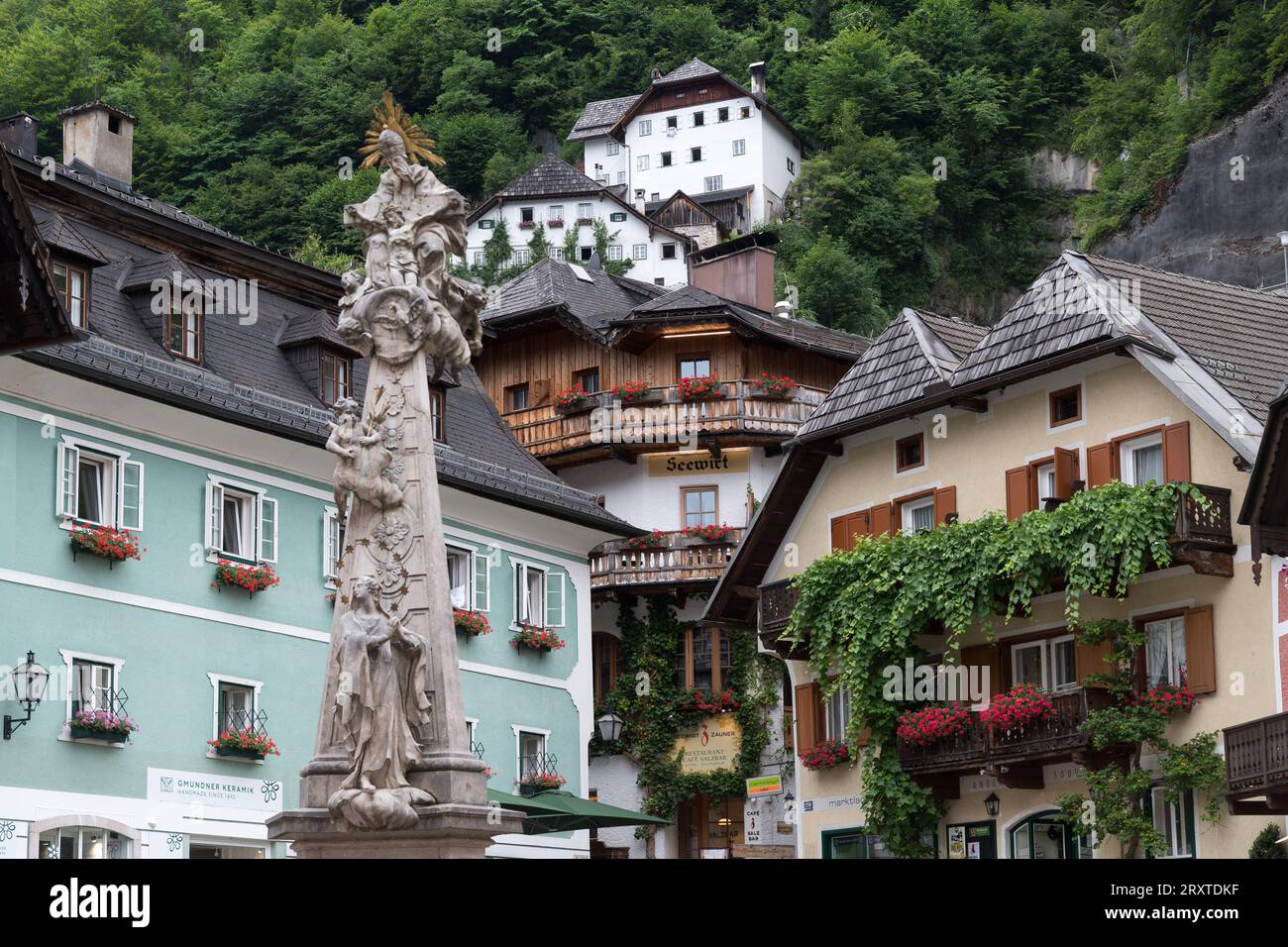 Marktplatz (Market square) in historic centre of Hallstatt, Upper ...
