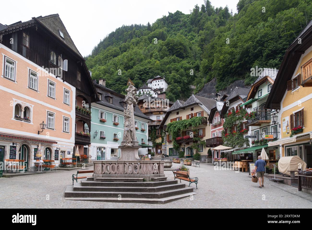 Marktplatz (Market square) in historic centre of Hallstatt, Upper ...