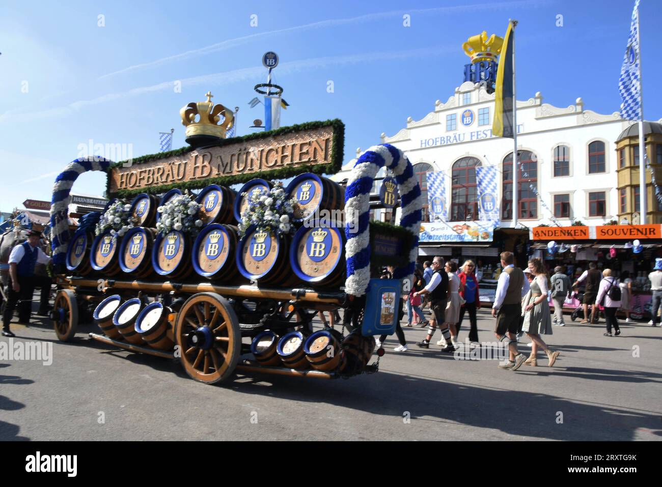 Hofbraeu Festwagen -Hofbraeuzelt Muenchen 26.09.2023 Oktoberfest ...