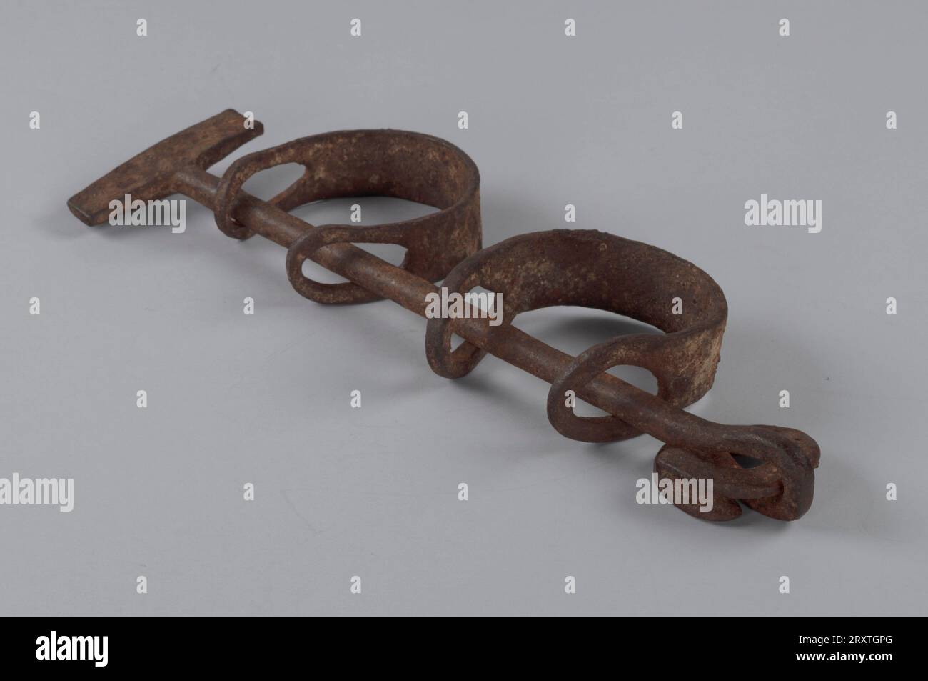 Slave shackles africa hi-res stock photography and images - Alamy
