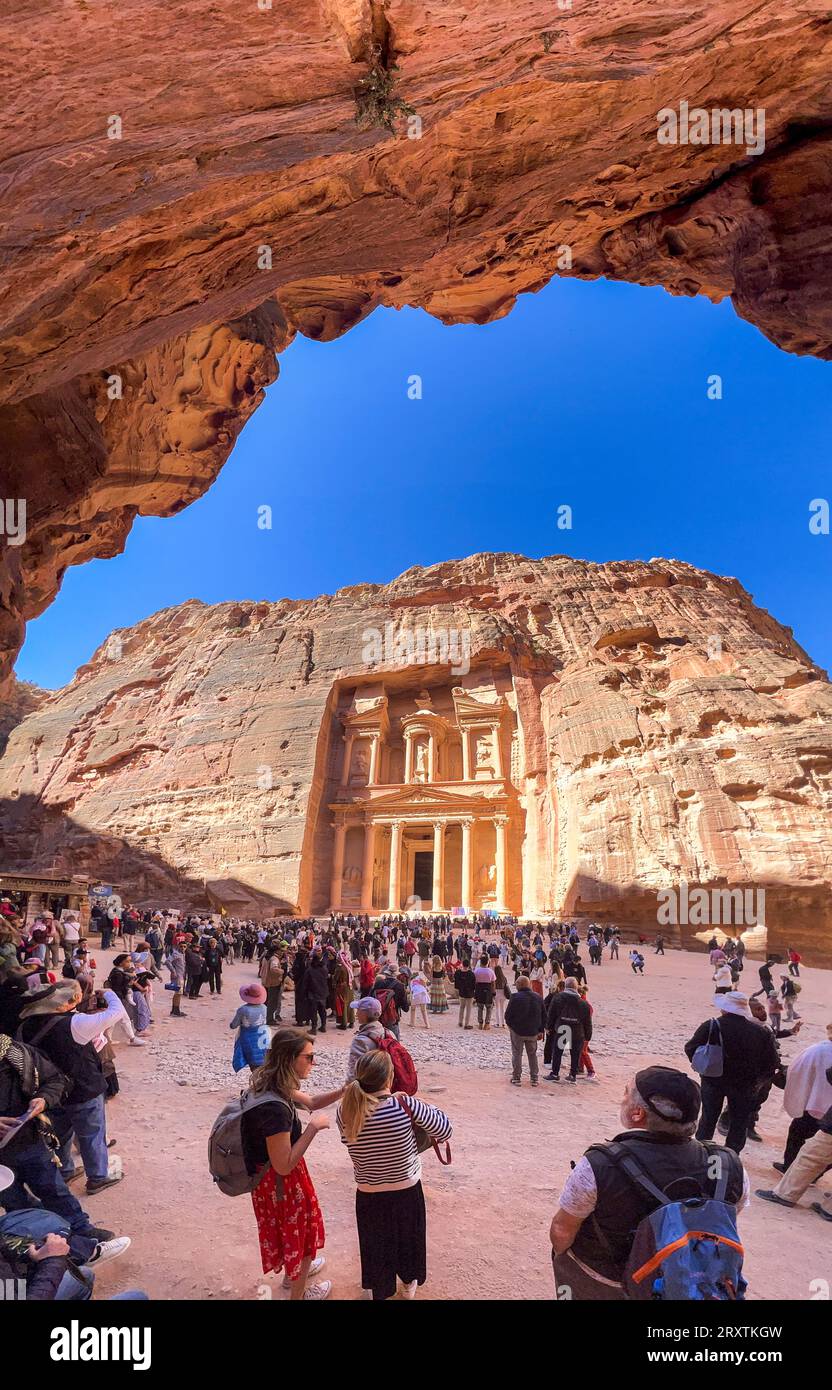 The Petra Treasury (Al-Khazneh), Petra Archaeological Park, UNESCO ...