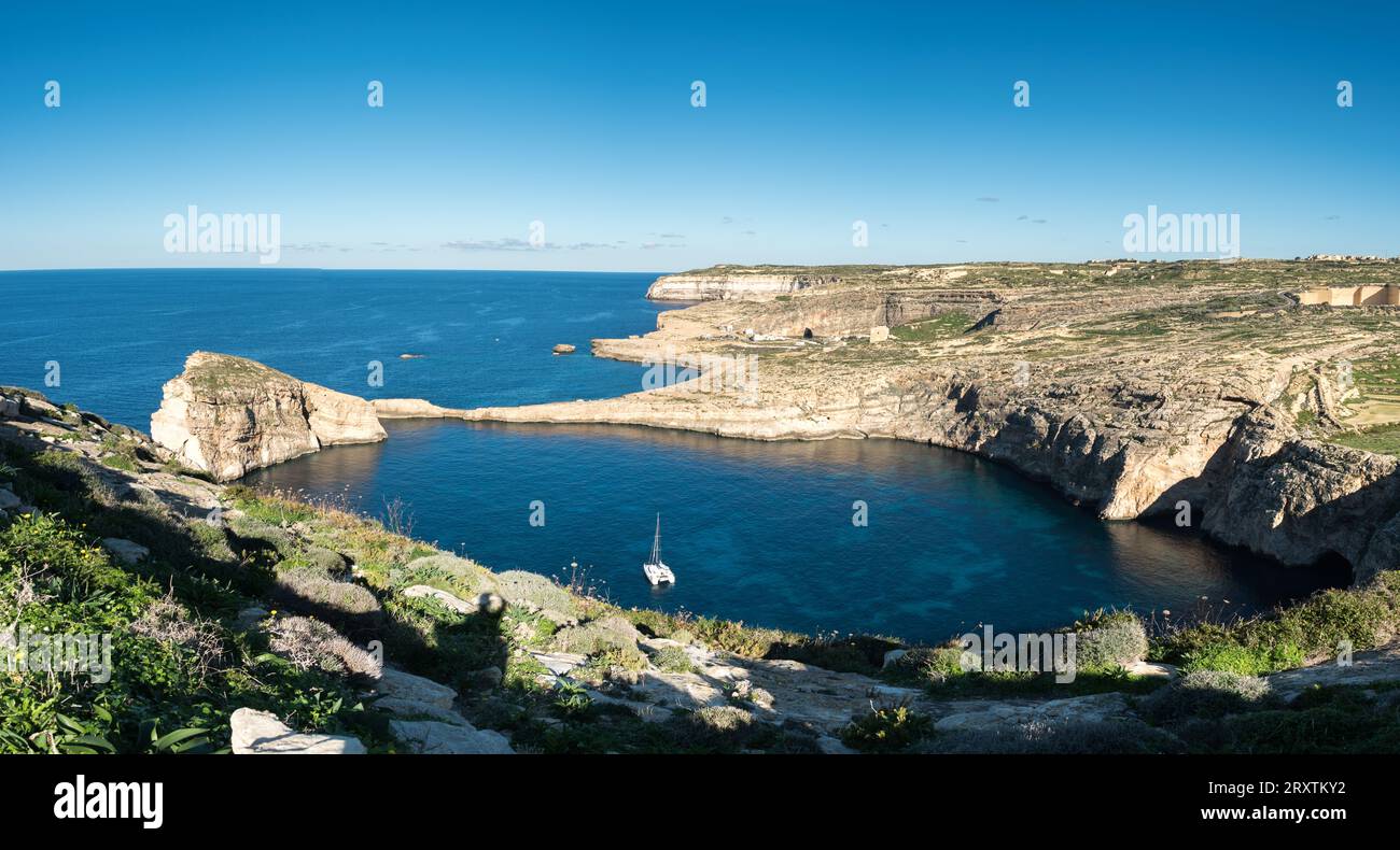 Isla en el mar mediterraneo hi-res stock photography and images - Alamy