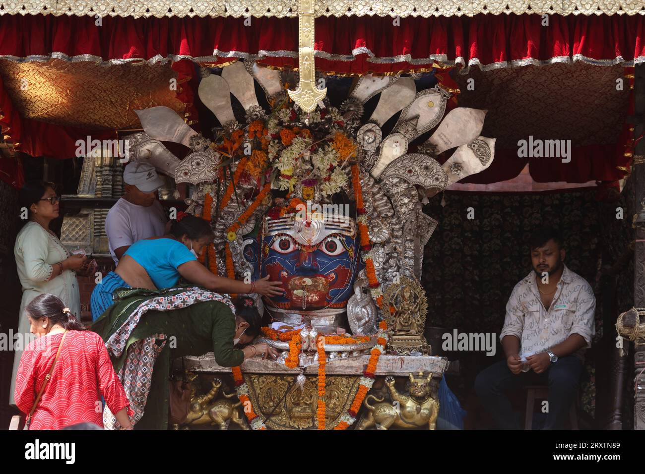 September 27, 2023, Kathmandu, NE, Nepal: Devotees worship God Akash ...