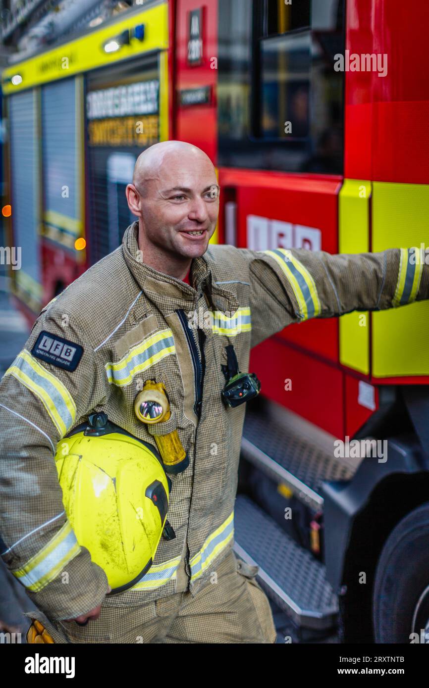 London fire brigade lfb firefighters hi-res stock photography and ...