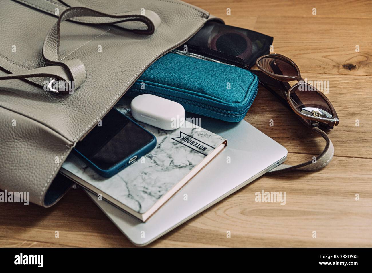 Travel Essentials Pack For Trip, Things Pack In Carry-On. Packing list ...