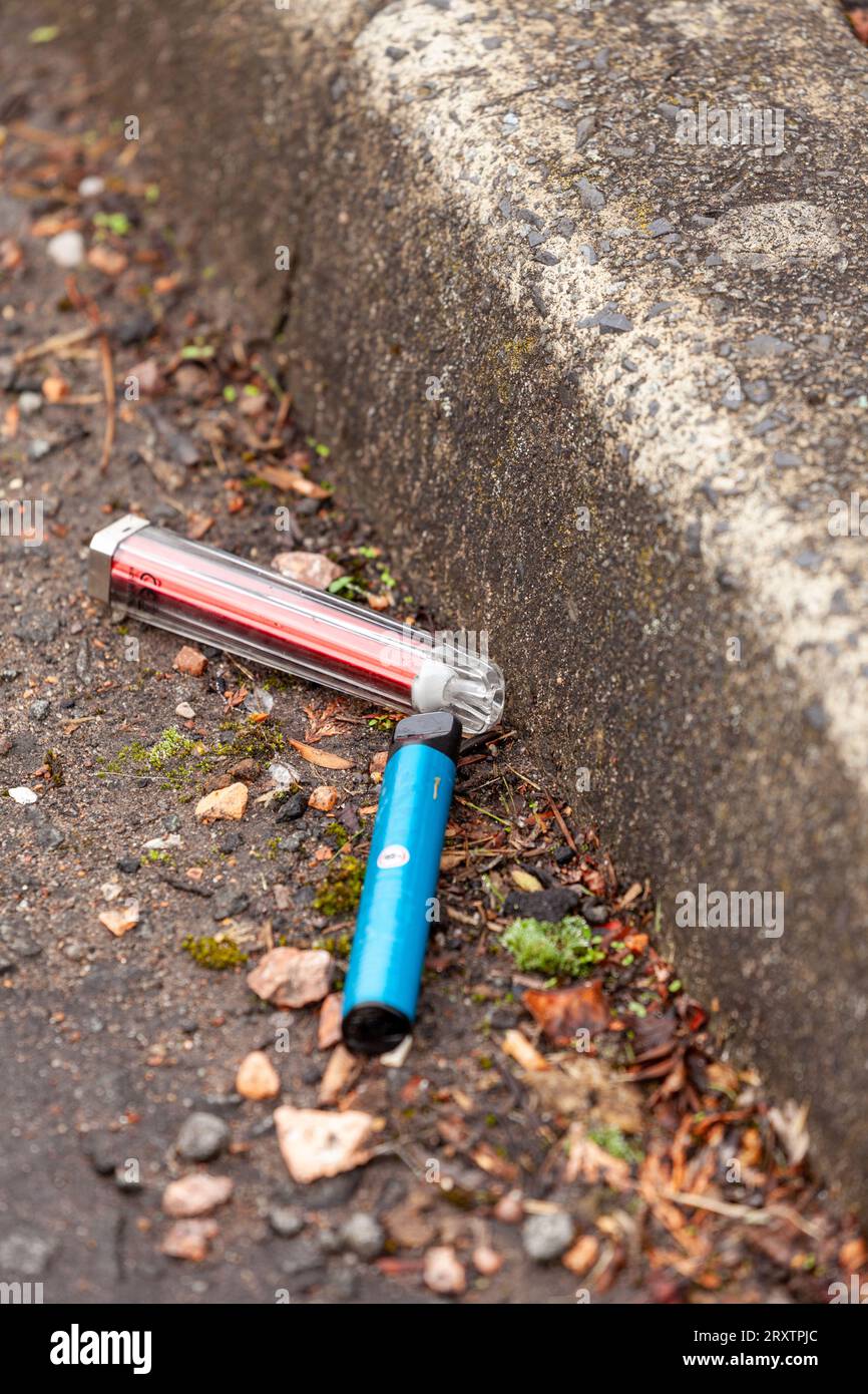 Disposable electronic cigarettes hi-res stock photography and images ...