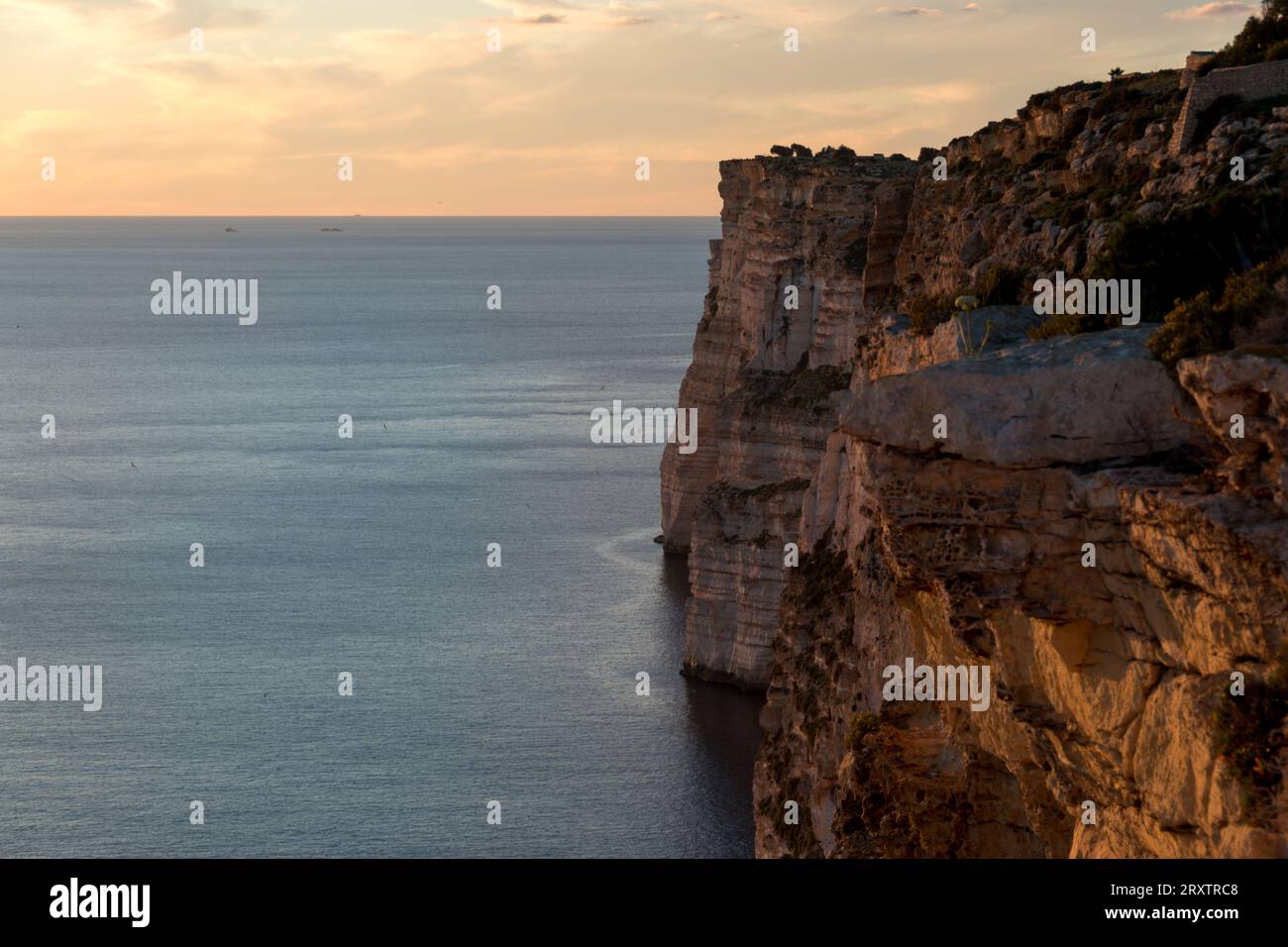 Isla en el mar mediterraneo hi-res stock photography and images - Alamy