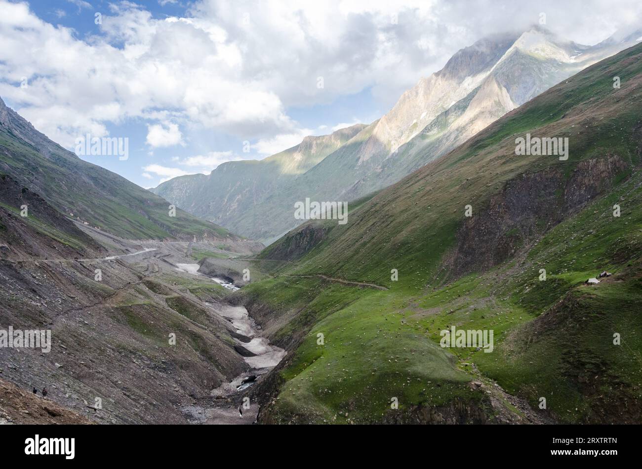 Himalayan scenery hi-res stock photography and images - Alamy