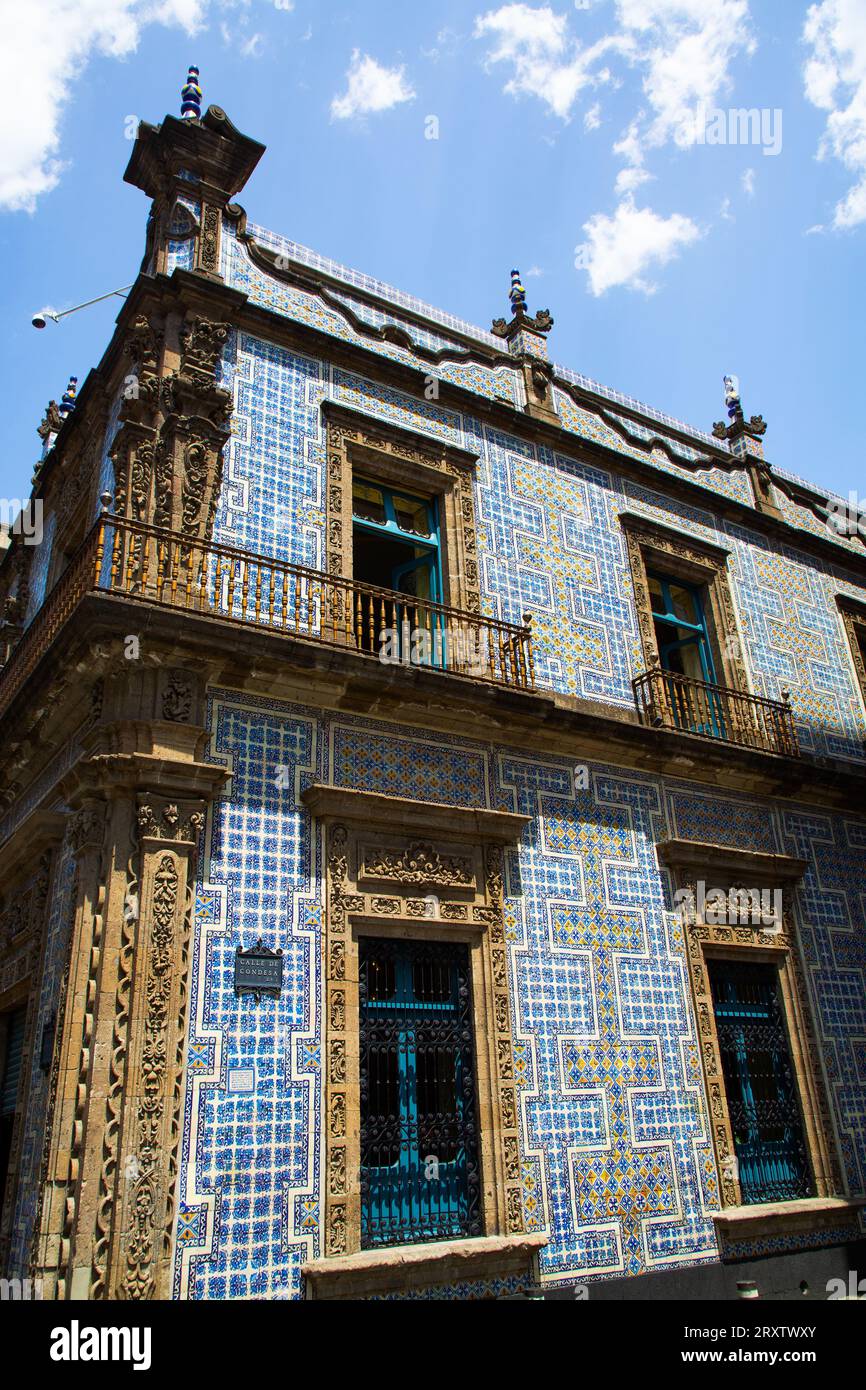 Casa de Los Azulejos (House of Blue Tiles), 18th century, Mexico City ...
