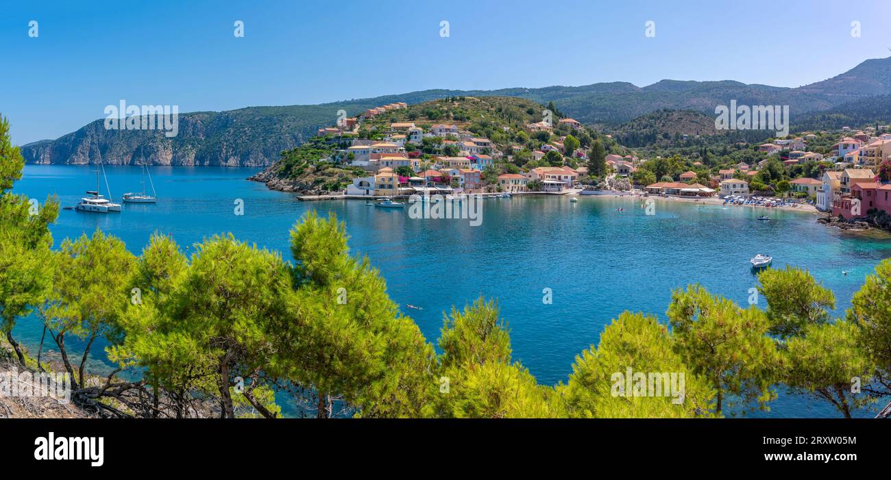 View of harbour and colourful houses in Assos, Assos, Kefalonia, Ionian ...