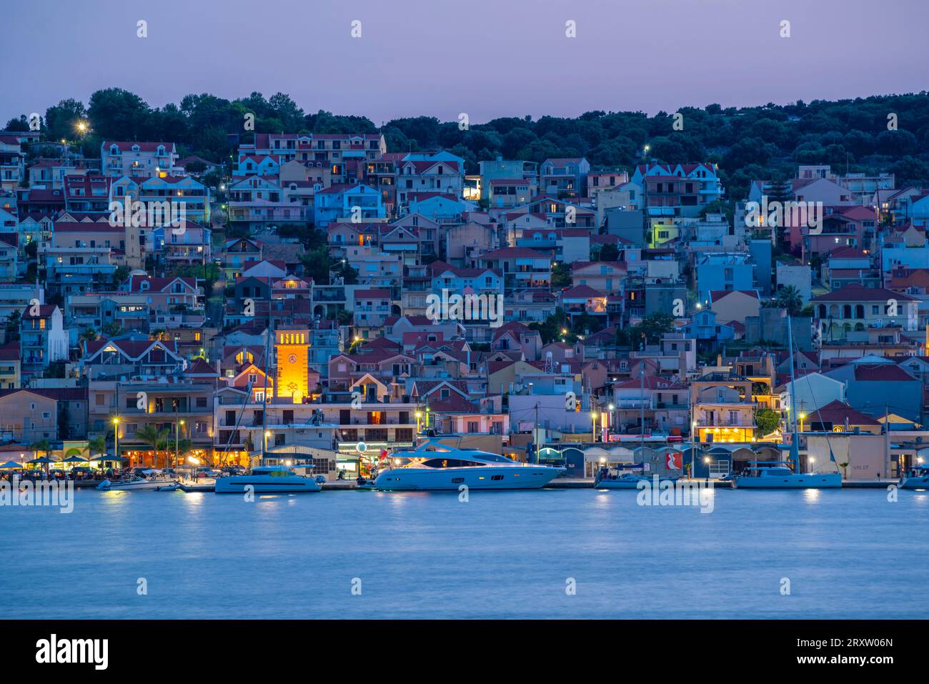 View of Argostoli, capital of Cephalonia and De Bosset Bridge at dusk ...