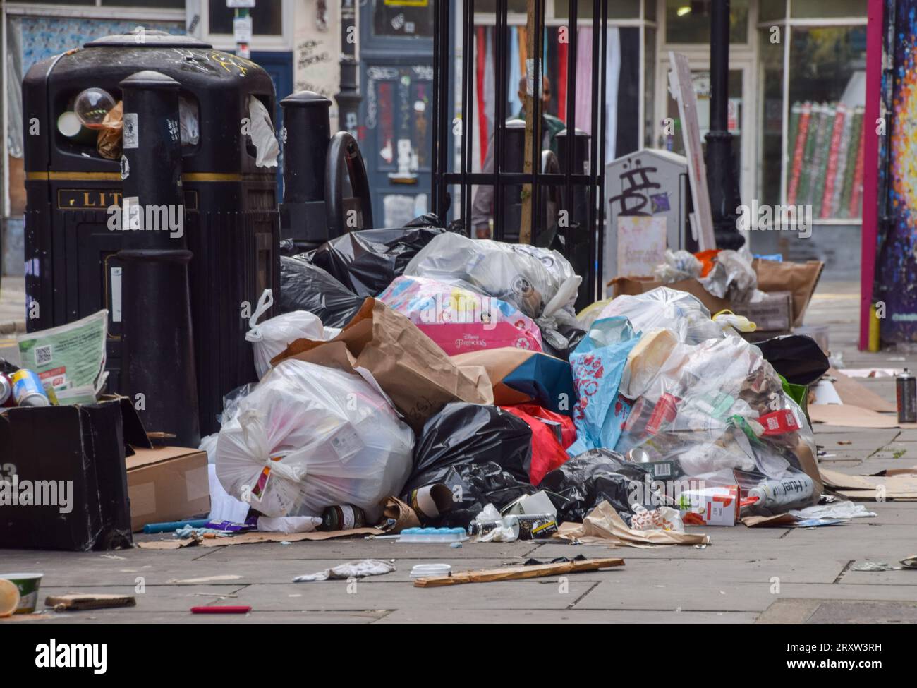 London, UK. 27th September 2023. Huge piles of garbage line the streets ...