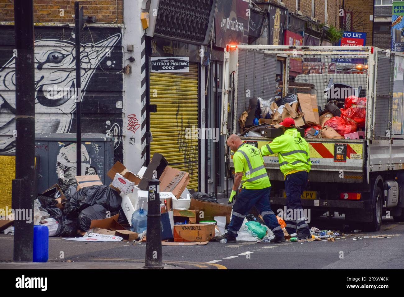 Garbage collector workers on strike hi-res stock photography and images ...