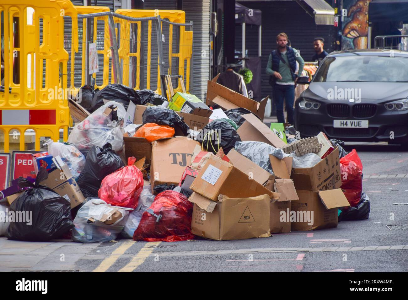 London, UK. 27th September 2023. Huge piles of garbage line the streets ...