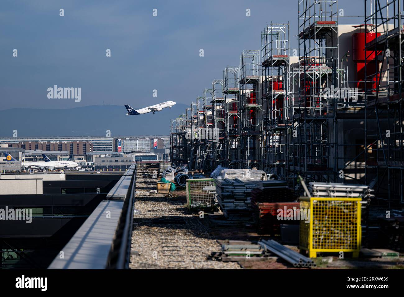 27 September 2023, Hesse, Frankfurt/Main: View of the Terminal 3 ...