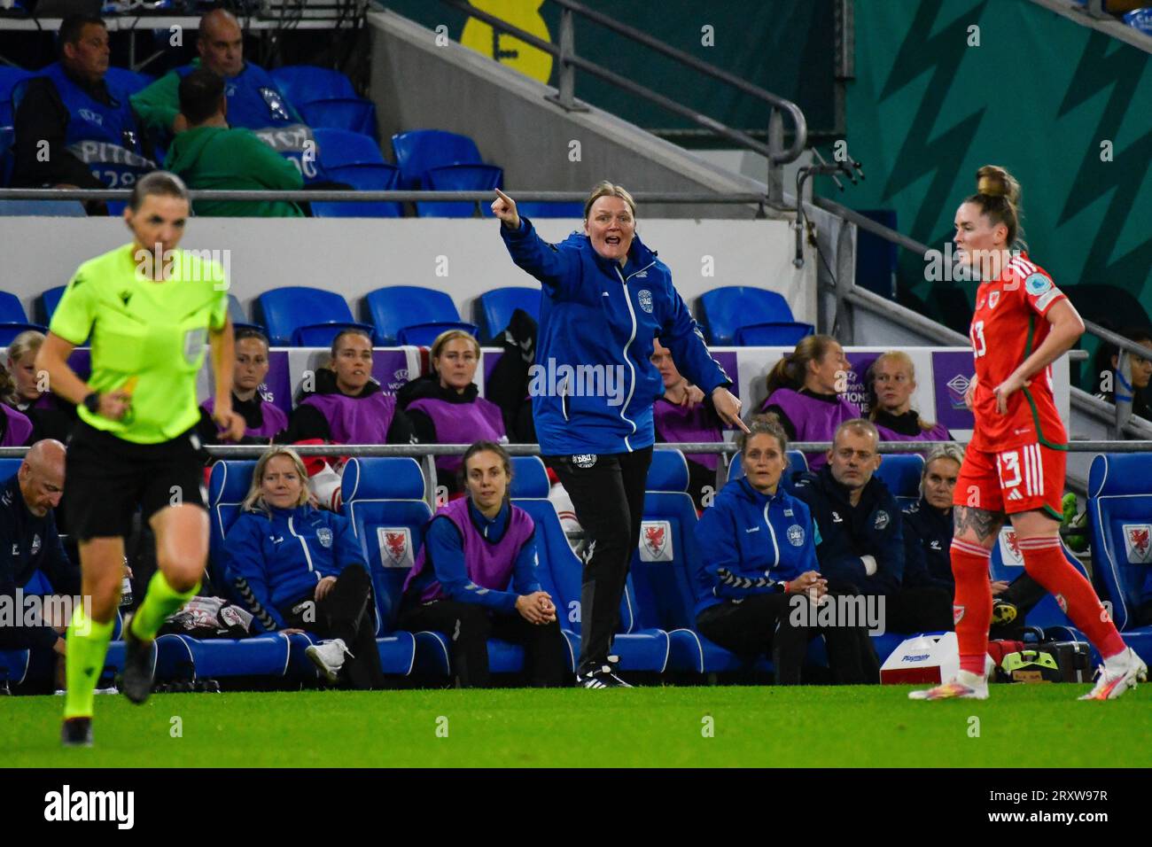 Heidi in the city hi-res stock photography and images - Alamy