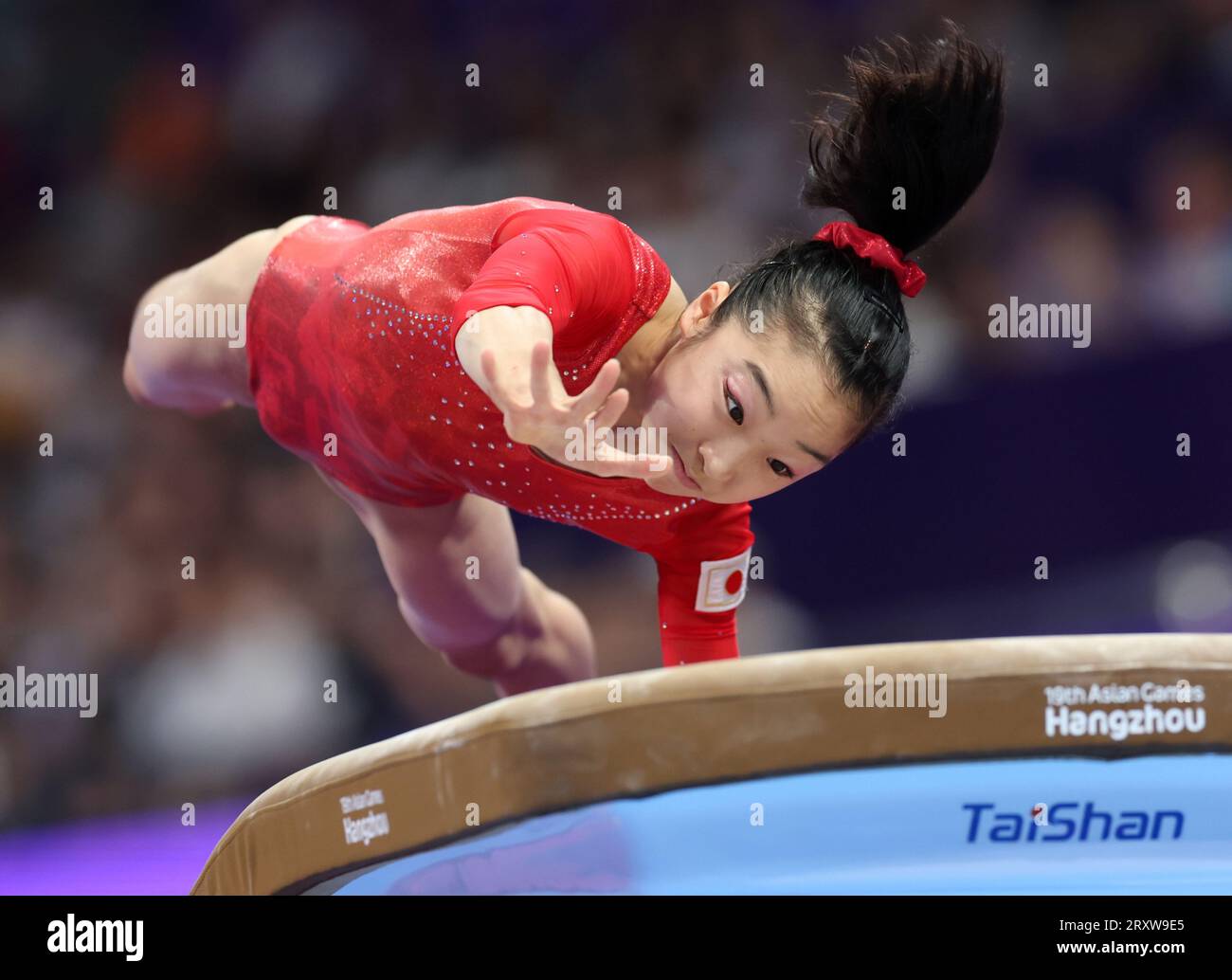 (230927) -- HANGZHOU, Sept. 27, 2023 (Xinhua) -- Okamura Mana of Japan ...