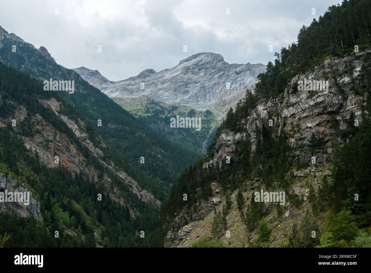 Valle bujaruelo hi-res stock photography and images - Alamy