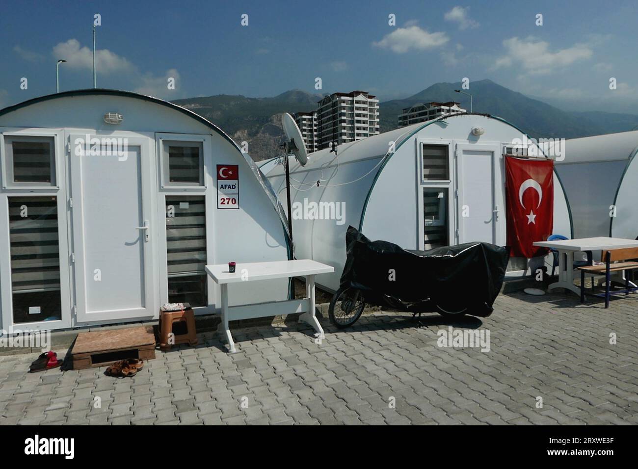 Iskenderun turkey earthquake syrian refugees camp afad containe hi-res ...