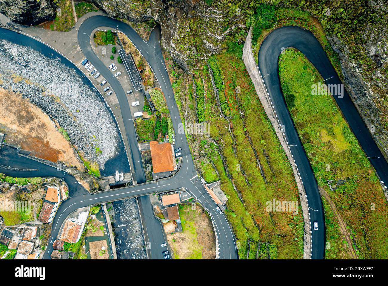 Which crosses a green tunnel hi-res stock photography and images - Alamy