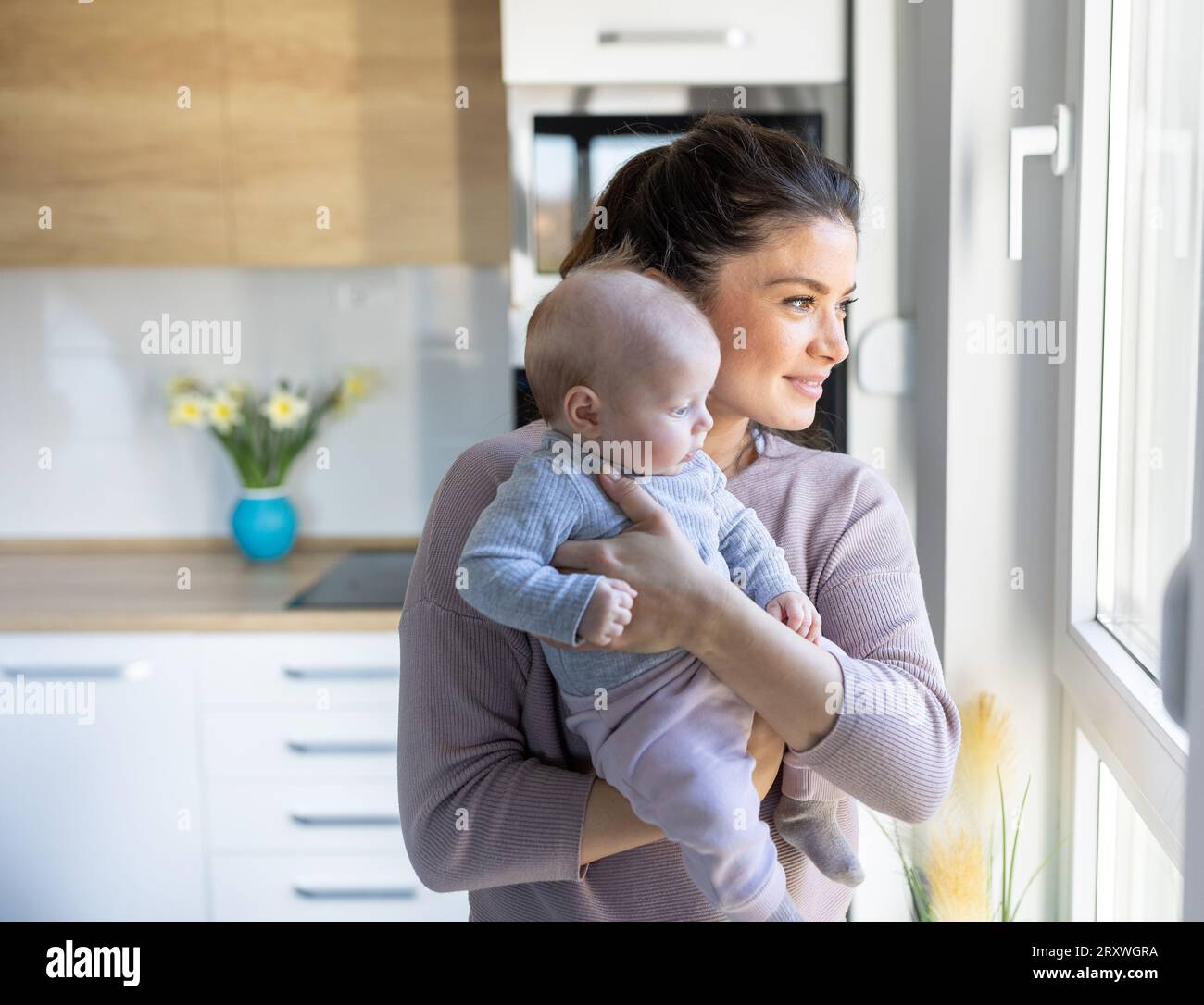Pretty mum hi-res stock photography and images - Alamy