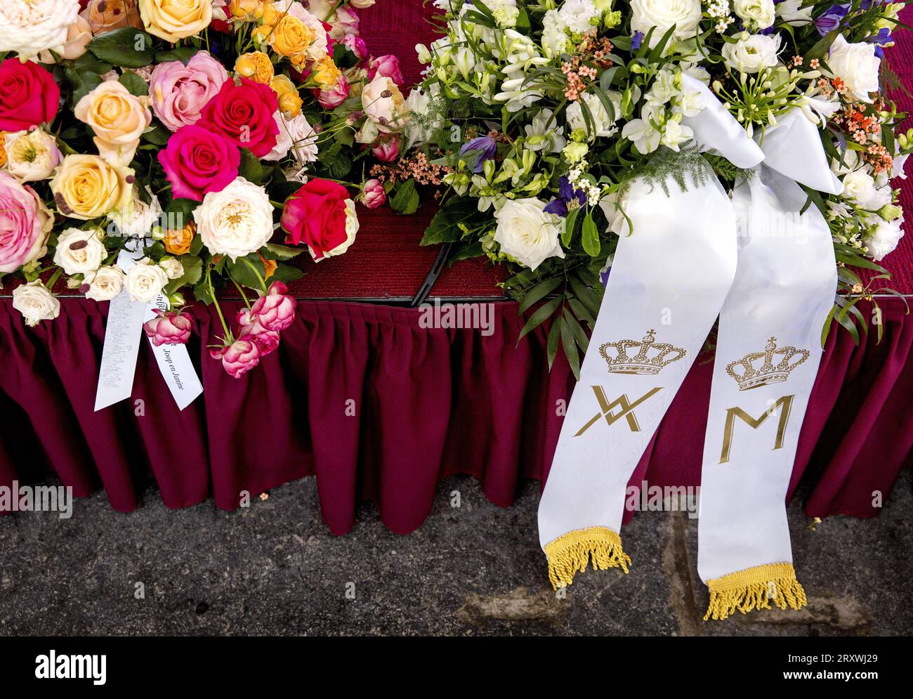 AMSTERDAM - A bouquet from King Willem-Alexander and Queen Maxima near ...