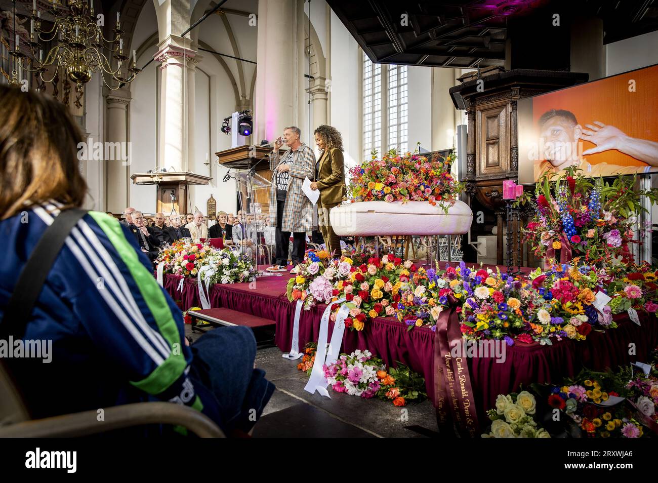 AMSTERDAM - Guests give a speech during the funeral service of Erwin ...