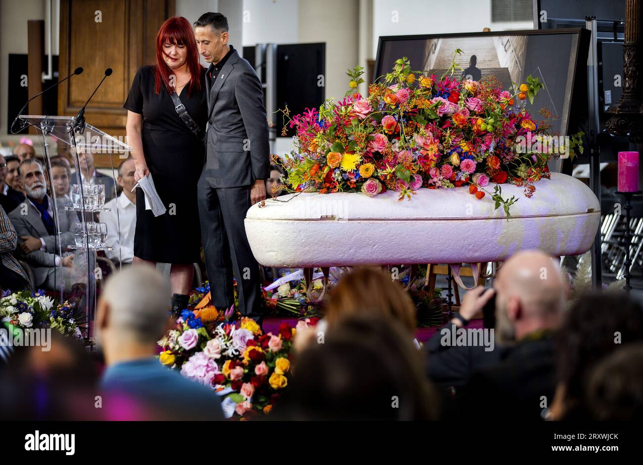AMSTERDAM - Shirley den Hartog and Kevin Ray Edwards give a speech ...