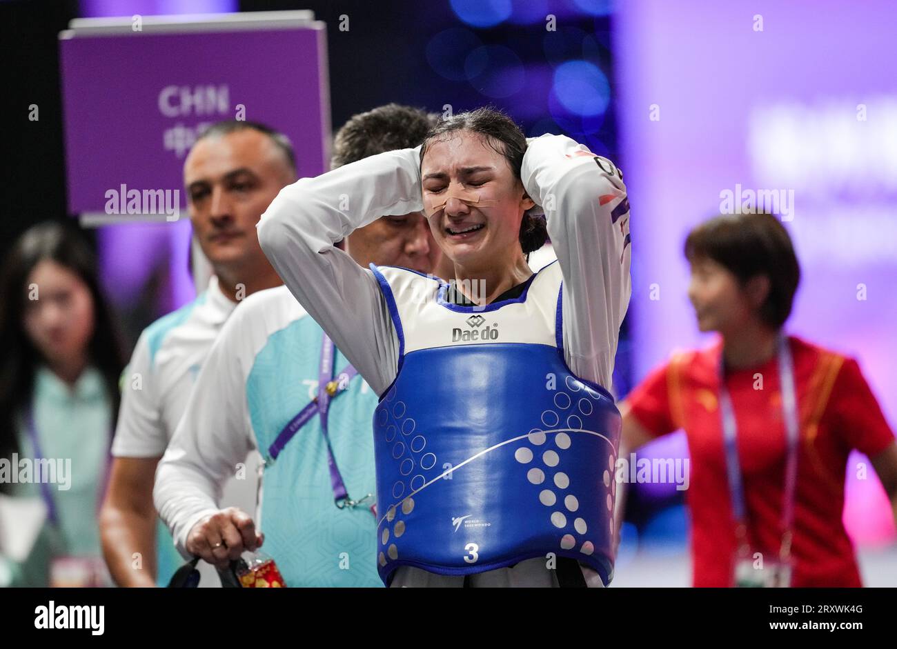 (230927) -- HANGZHOU, Sept. 27, 2023 (Xinhua) -- Feruza Sadikova of ...