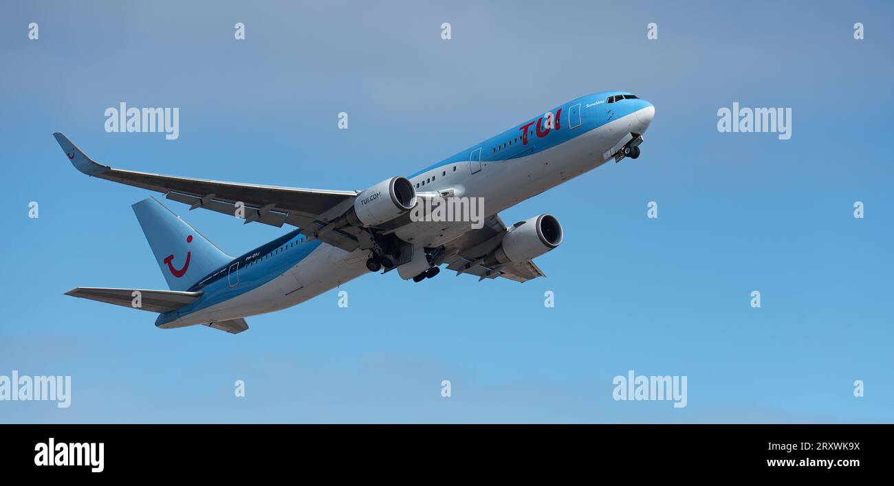 Tenerife, Spain september 16 st, 2023. TUI fly Airlines Boeing 767 ...