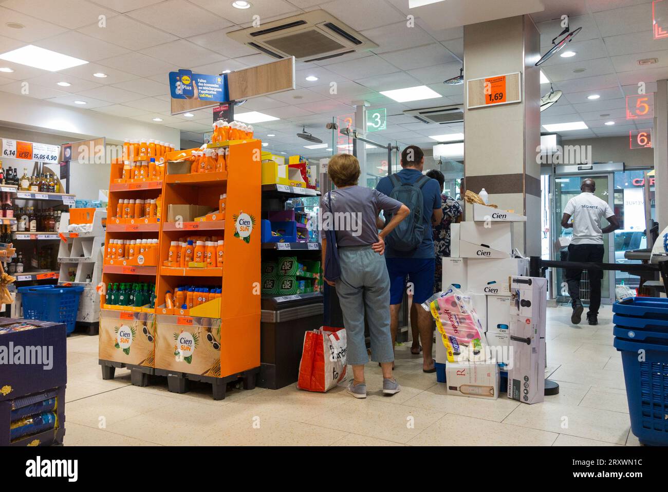 Inside lidl store supermarket interior hi-res stock photography and ...