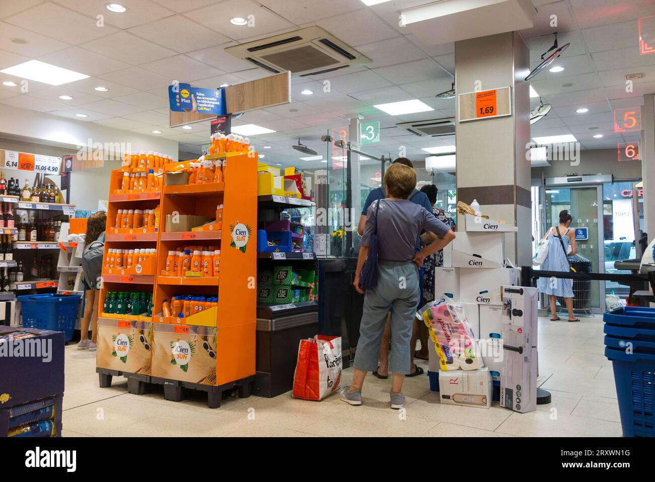 Inside lidl store supermarket interior hi-res stock photography and ...