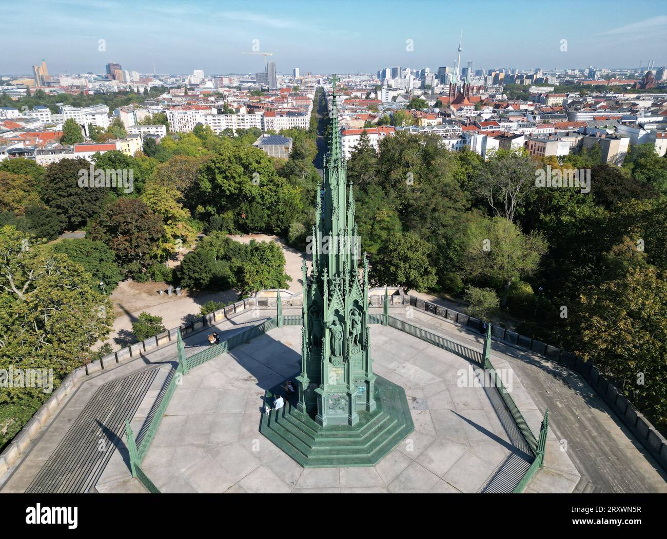 27 September 2023, Berlin: On the highest point of the Viktoriapark on ...