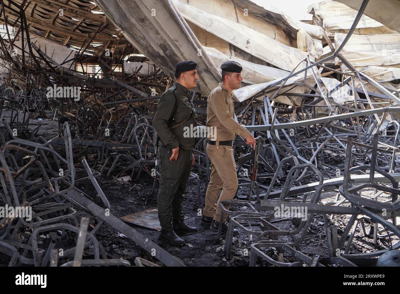 27 September 2023, Iraq, Hamdaniya: Members of the Security forces ...
