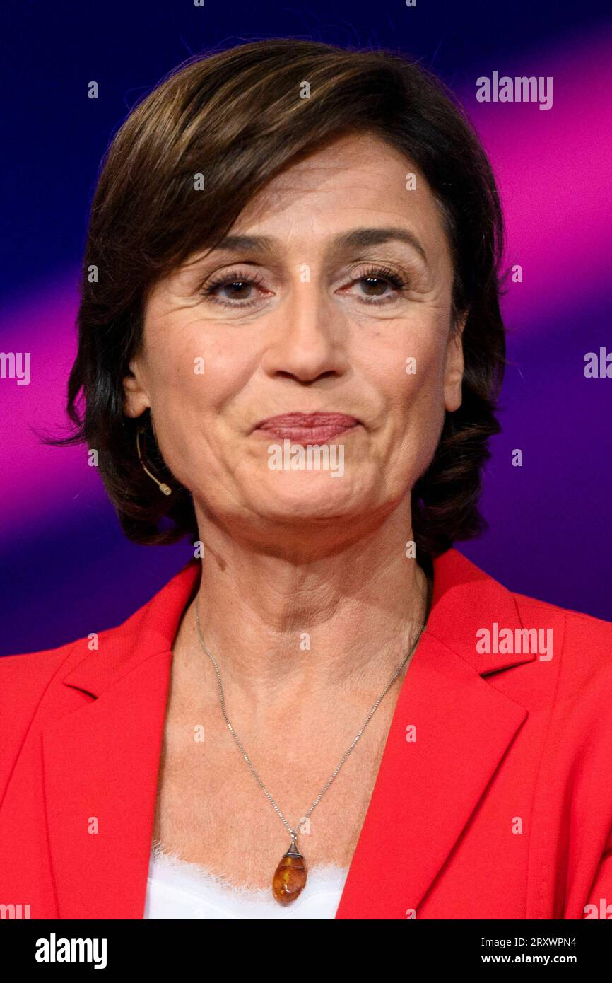 Sandra Maischberger - Moderatorin, im Studio, Maischberger, Berlin, 26. ...