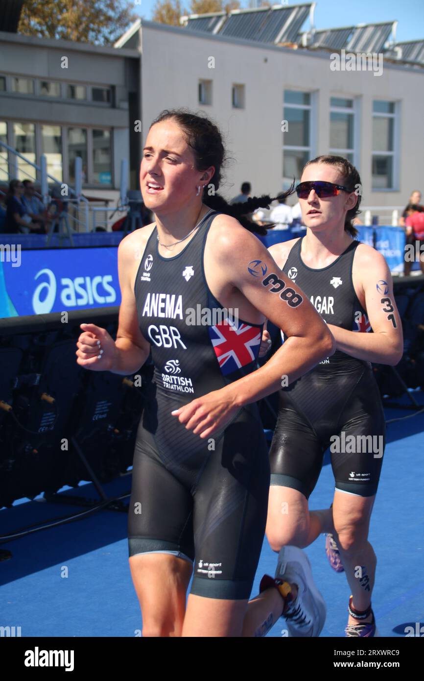 Team GB triathletes Tilly Anema and Jess Fullagar running Stock Photo ...