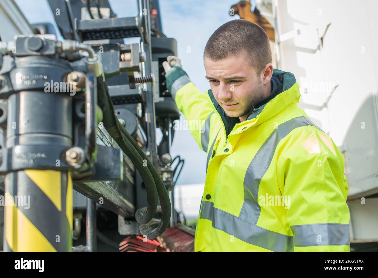 Crane skip hi-res stock photography and images - Alamy