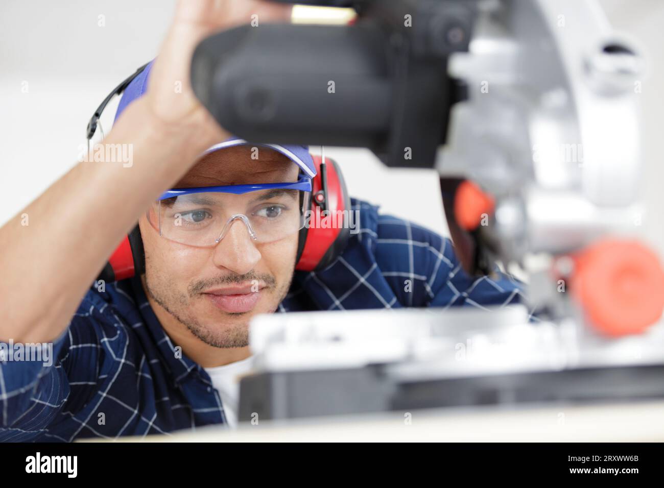 Bench saws hi-res stock photography and images - Alamy