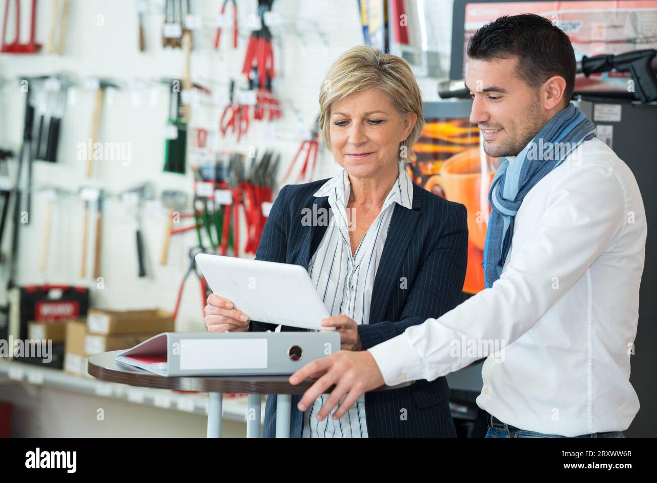 Manage size hi-res stock photography and images - Alamy