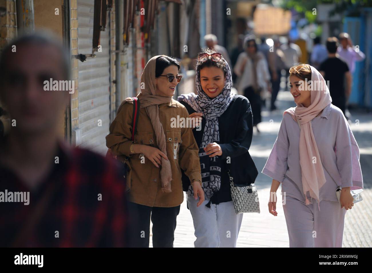 Iranian young women walk hi-res stock photography and images - Alamy