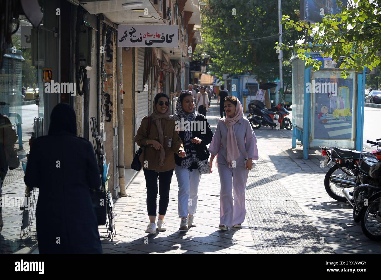 Iranian young women walk hi-res stock photography and images - Alamy