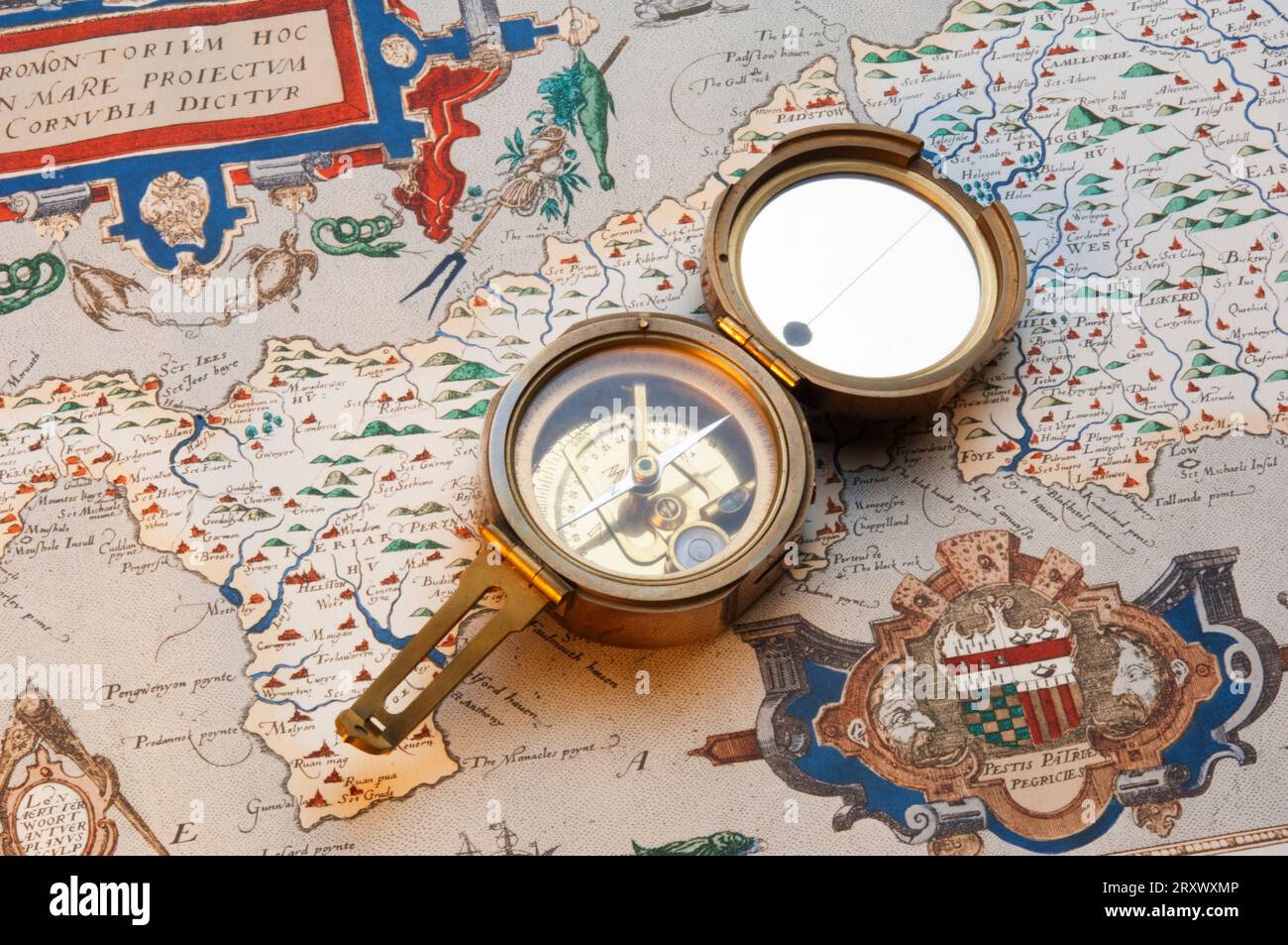 Antique brass compass on map hi-res stock photography and images - Alamy