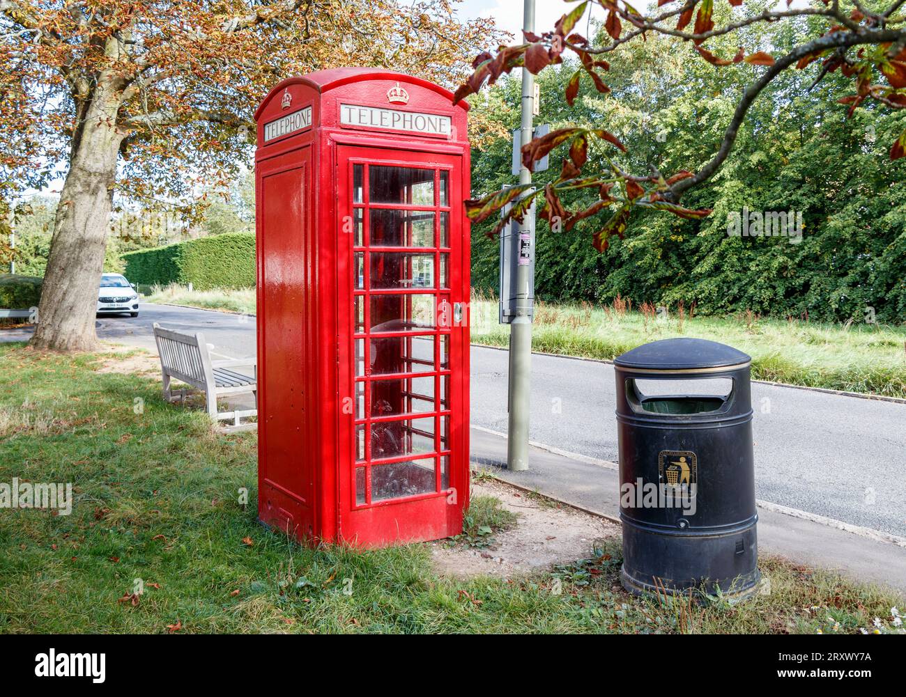 A red traditional K6 British telephone box in Hampstead Garden Suburb ...