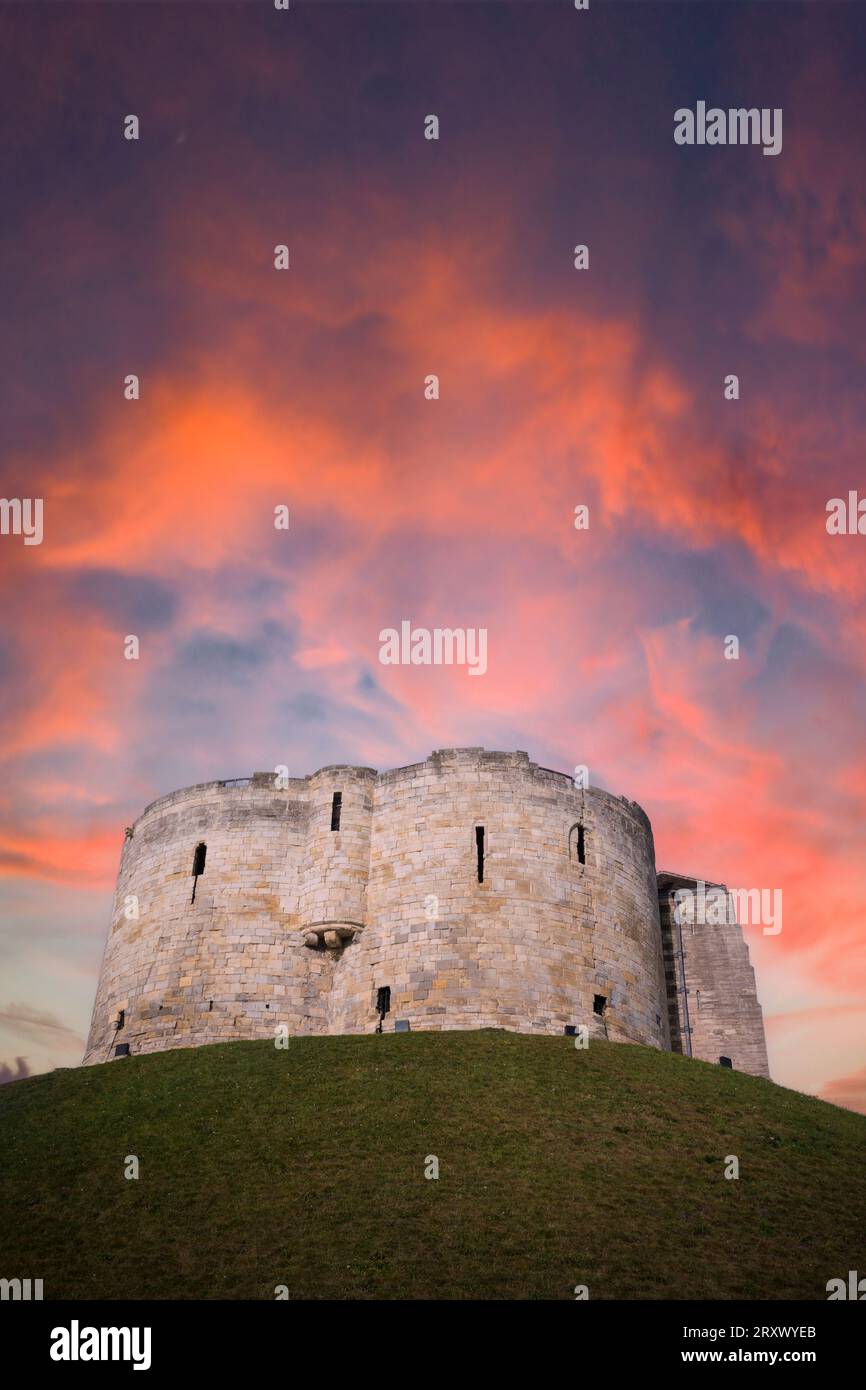 Clifford castle hi-res stock photography and images - Alamy