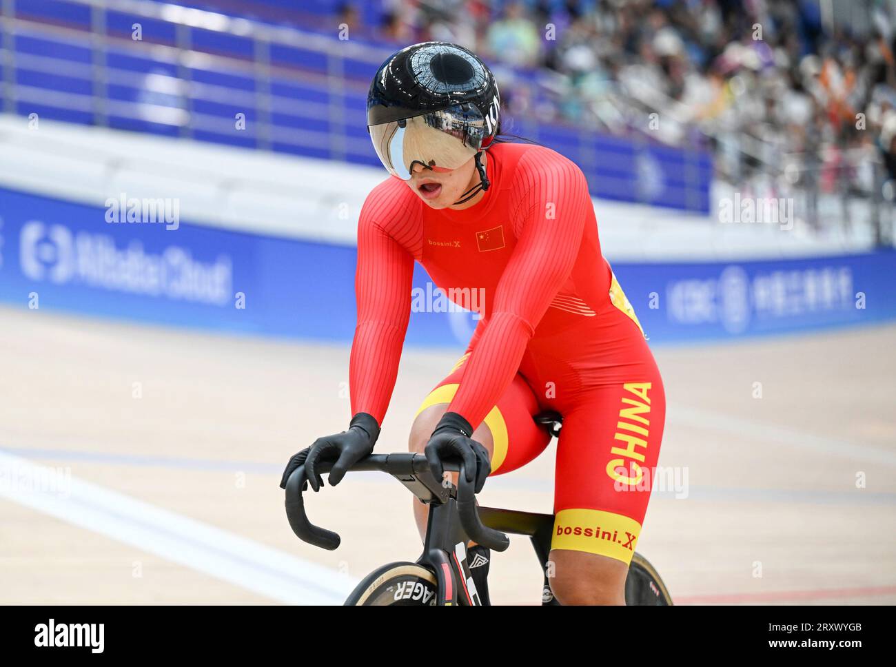 (230927) -- HANGZHOU, Sept. 27, 2023 (Xinhua) -- Wang Lijuan of China ...