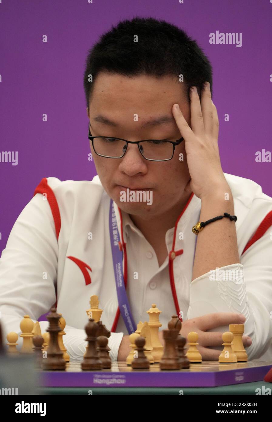 Mens chess hi-res stock photography and images - Alamy