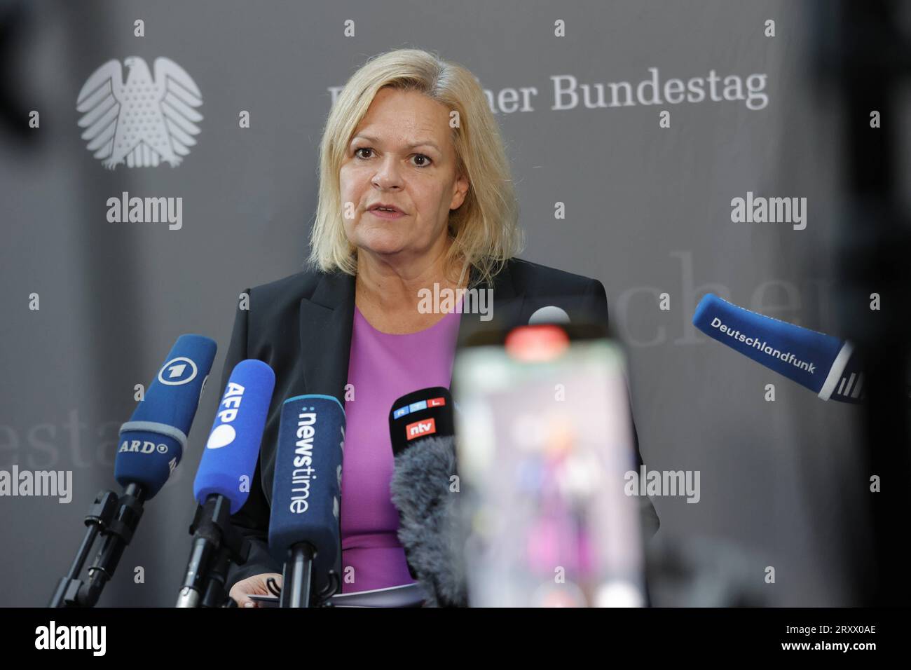 Bundesinnenministerin Nancy Faeser, Deutschland, Berlin, Reichstag ...