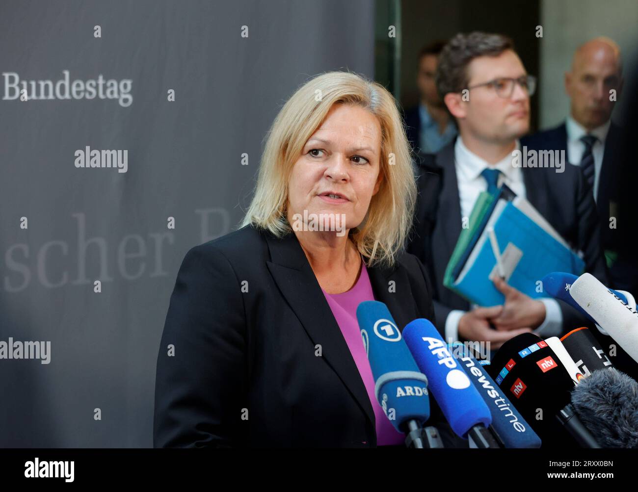 Bundesinnenministerin Nancy Faeser, Deutschland, Berlin, Reichstag ...