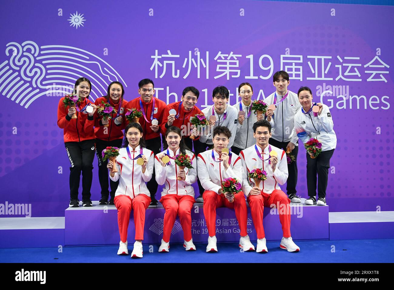 HANGZHOU, Sept. 27, 2023 (Xinhua) -- Gold medallists of Team China ...